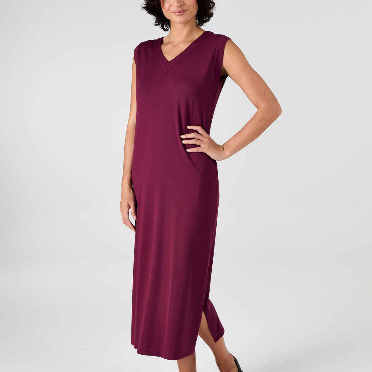 Everly V Neck Maxi Dress - Ruby – Dharma Bums
